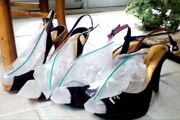 3 Ways to Stretch Shoes At Home (Quickly)! | WalkJogRun